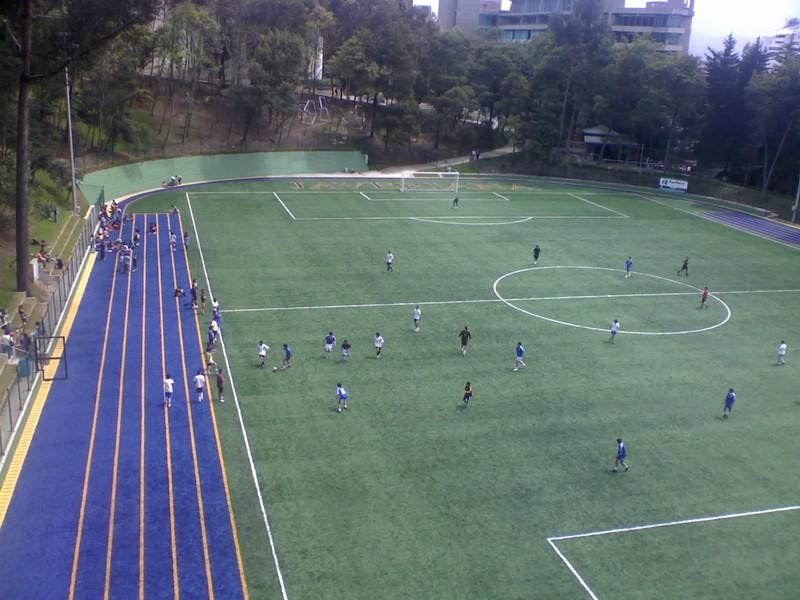 Todo sobre canchas de fútbol soccer con pasto sintético